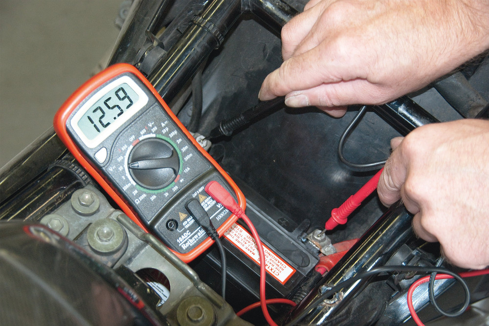 Testing electrics and electronics | Louis 🏍