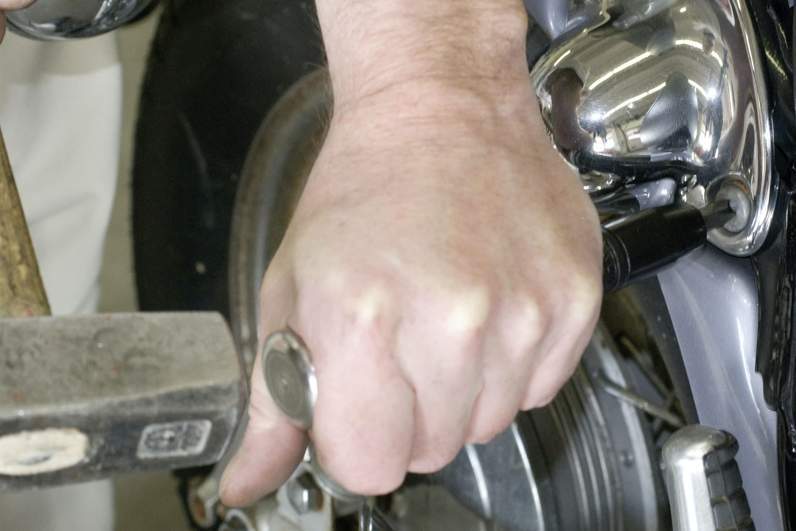 Desserrer des vis | Louis 🏍