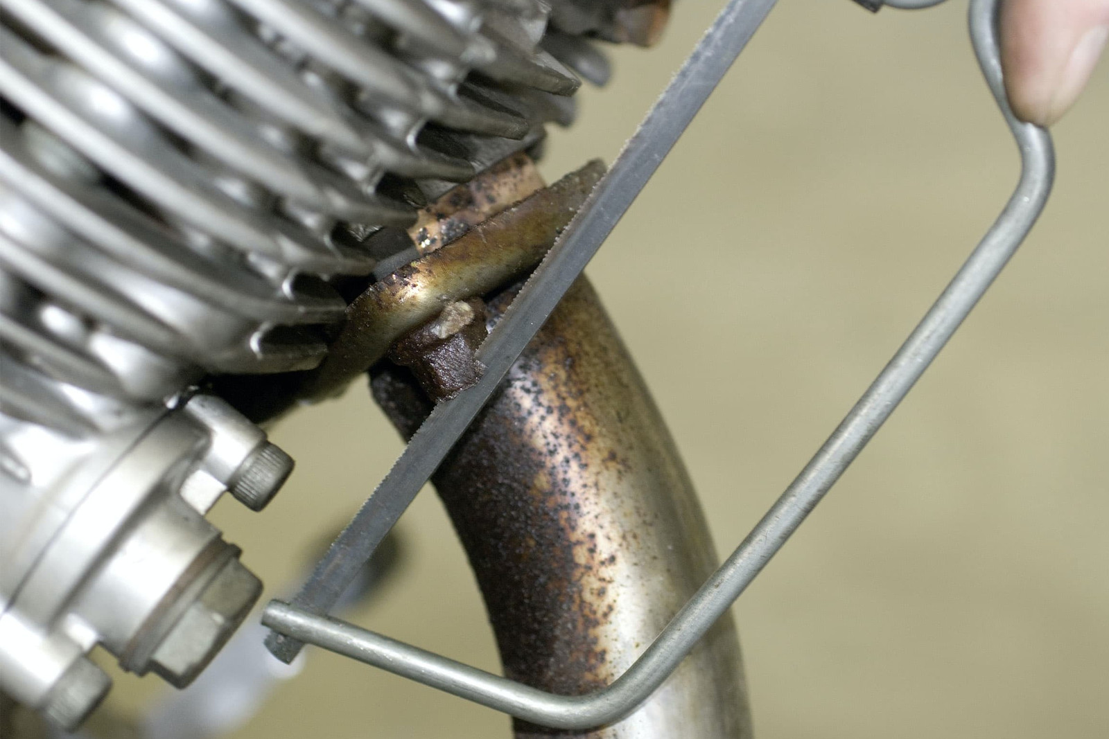 Undoing Screws | Louis 🏍